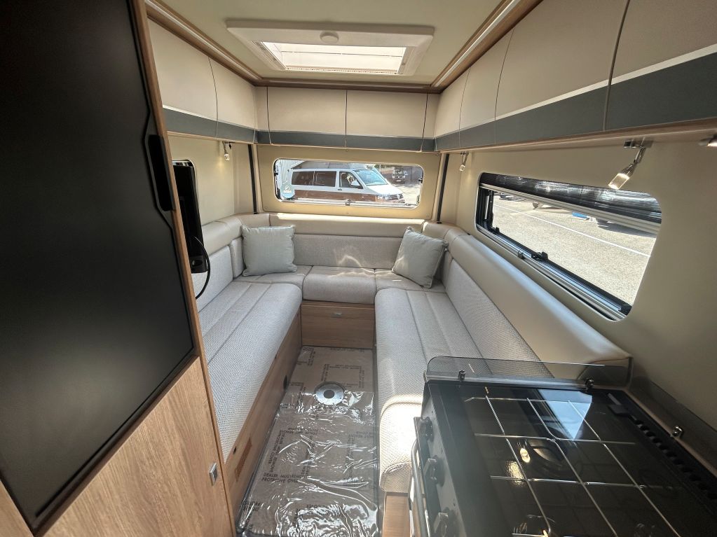 Auto-Trail V-Line 635 Sport - 2025 | New Motorhome | Sold | Dolphin ...
